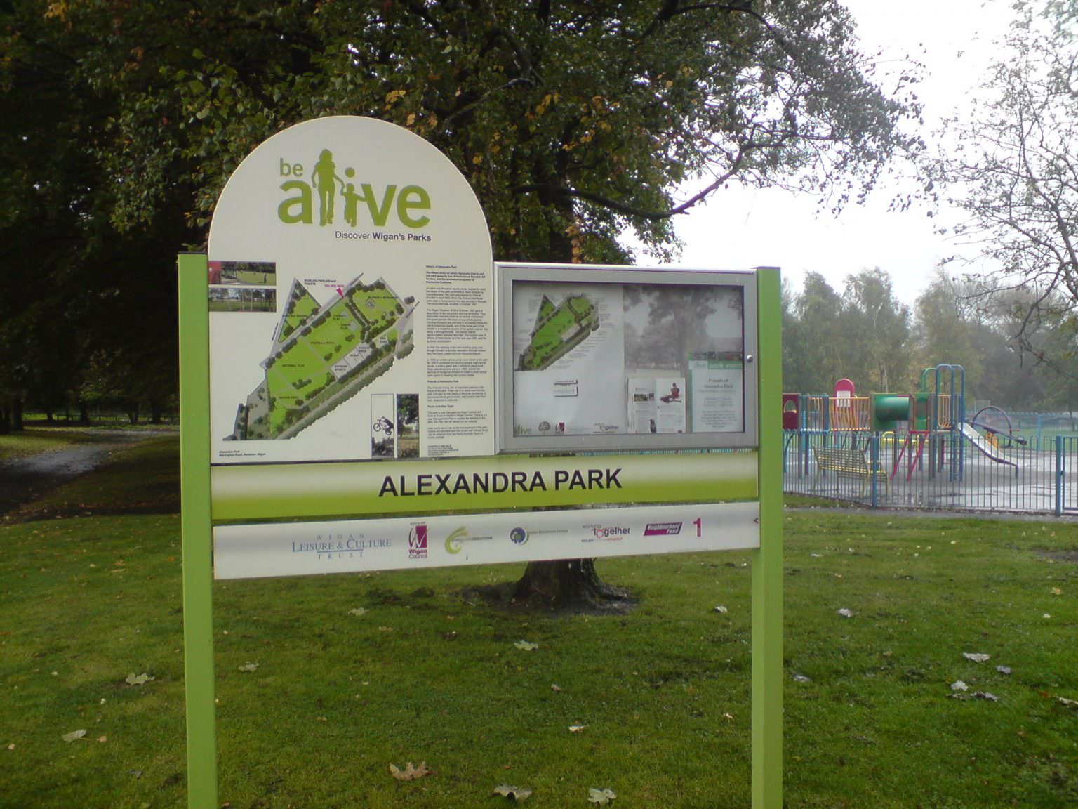 Signs for parks and public open spaces - Entrance, interpretation