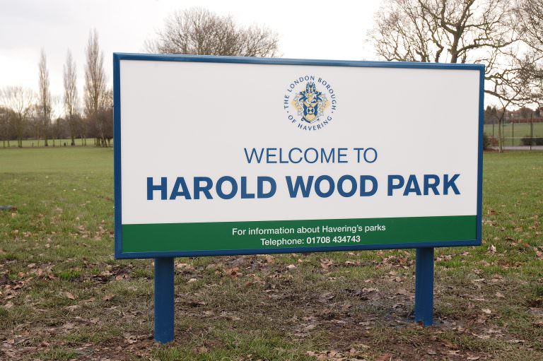 Signs for parks and public open spaces - Entrance, interpretation