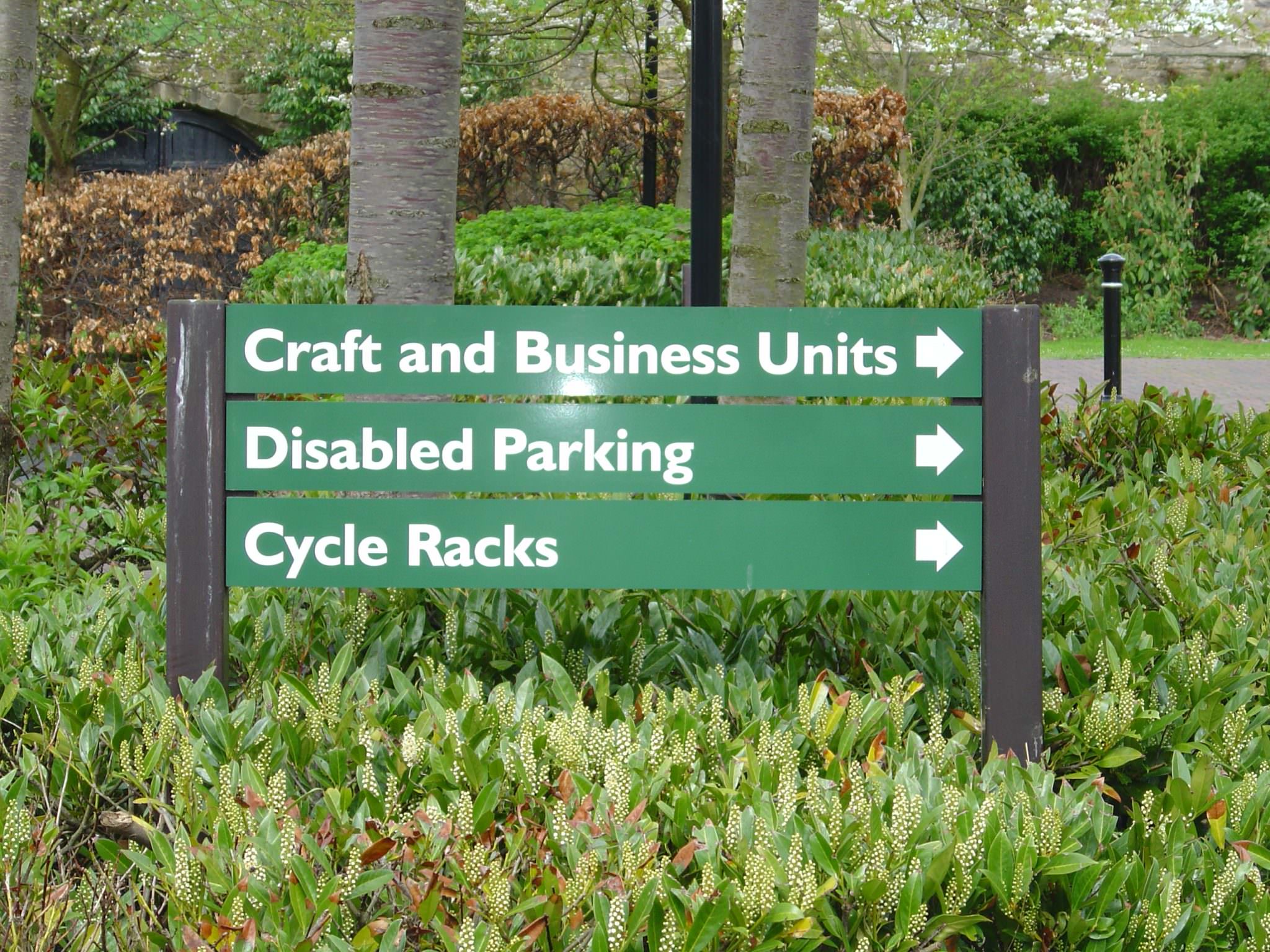 Signs for parks and public open spaces - Entrance, interpretation